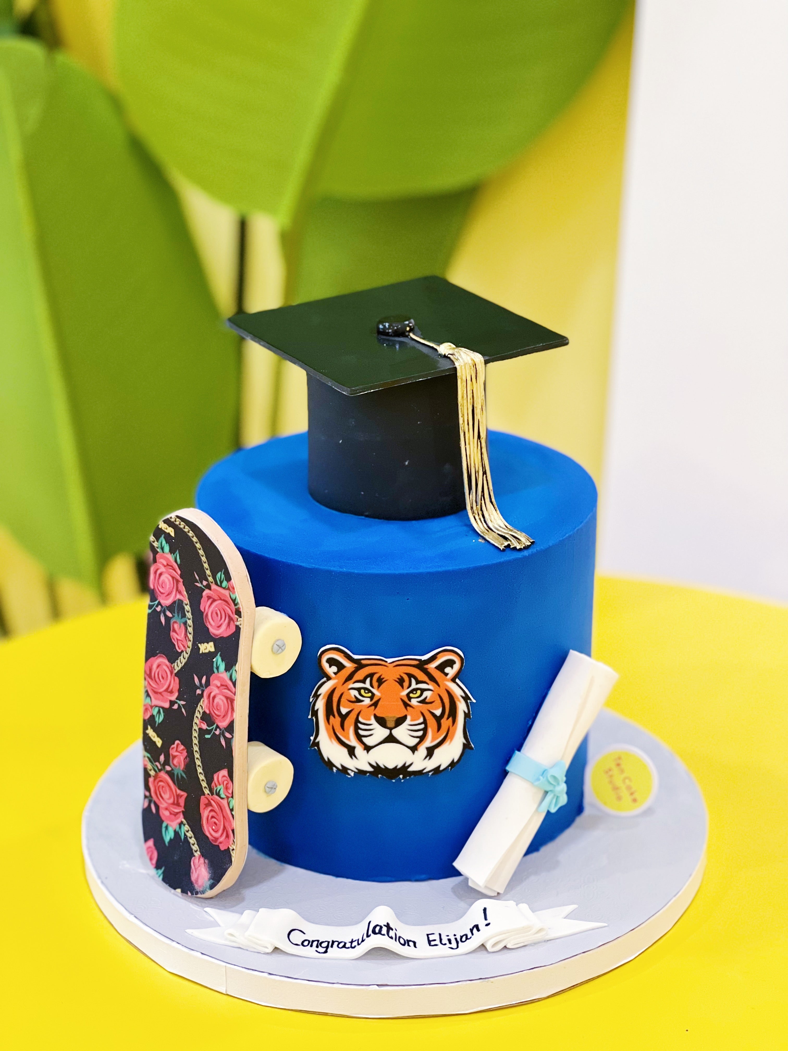 Graduation Cake – Tencakestudio.com